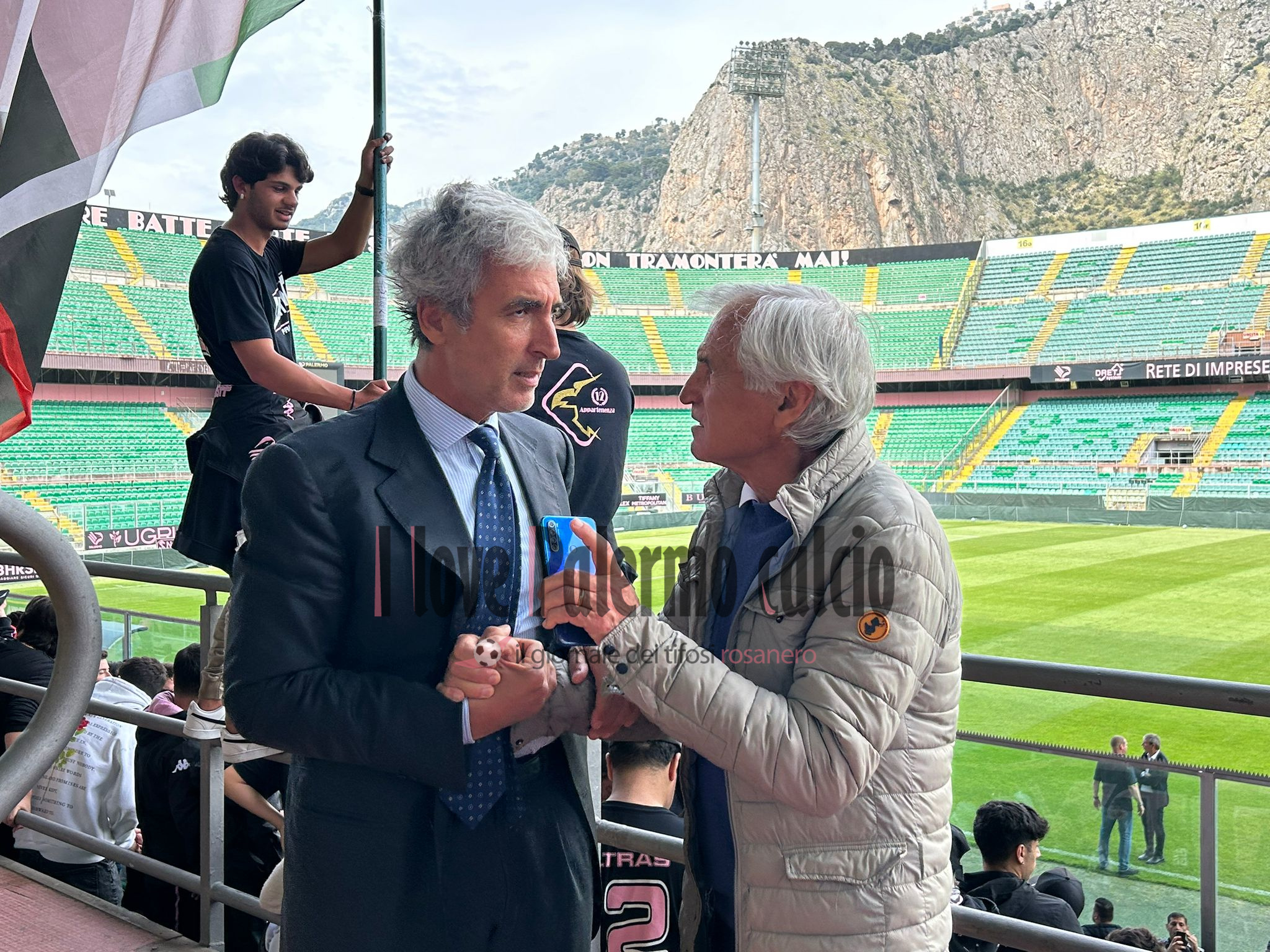 Sassaiola contro il pullman del Palermo. Arcoleo: «A memoria mia non ...